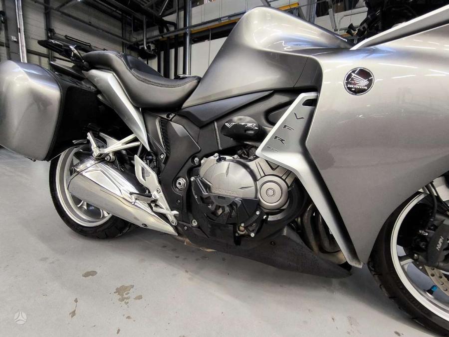 Honda VFR 2011 Viļņa, ar dzinēja tilpumu 1.20 L un nobraukumu 68 tūkst. km par 5450 €, foto 3 vietnē AUTOMOTO.COM.LV