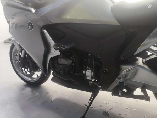 Honda VFR 2011 Viļņa, ar dzinēja tilpumu 1.20 L un nobraukumu 68 tūkst. km par 5450 €, foto 8 vietnē AUTOMOTO.COM.LV