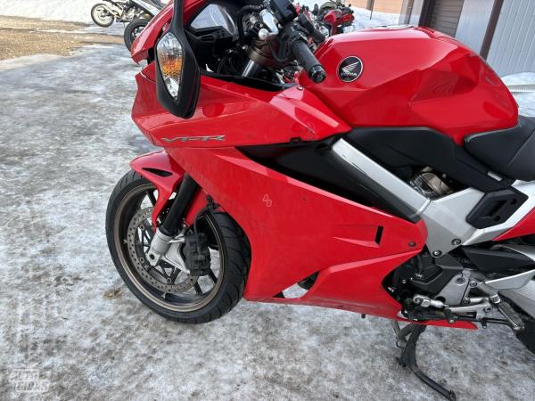 Honda VFR 2015 in Kelme, with an engine capacity of 0.80 L and mileage of 46 thousand km for 1430 €, photo 7 on AUTOMOTO.COM.LV