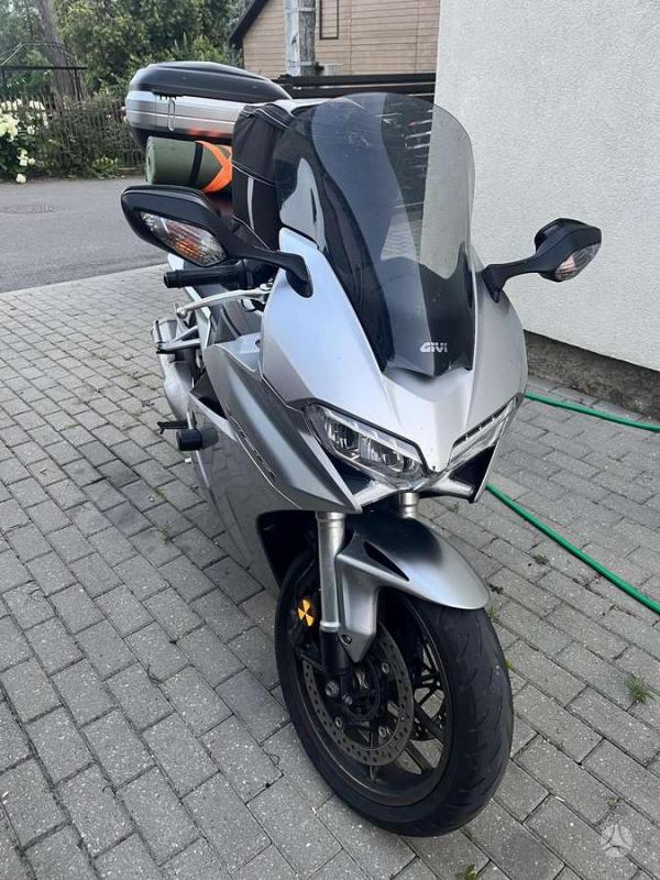 Honda VFR 2018 in Kaunas, with an engine capacity of 0.80 L and mileage of 40 thousand km for 4832 €, photo 1 on AUTOMOTO.COM.LV