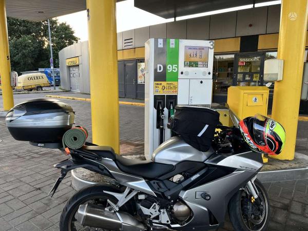 Honda VFR 2018 in Kaunas, with an engine capacity of 0.80 L and mileage of 40 thousand km for 4832 €, photo 6 on AUTOMOTO.COM.LV