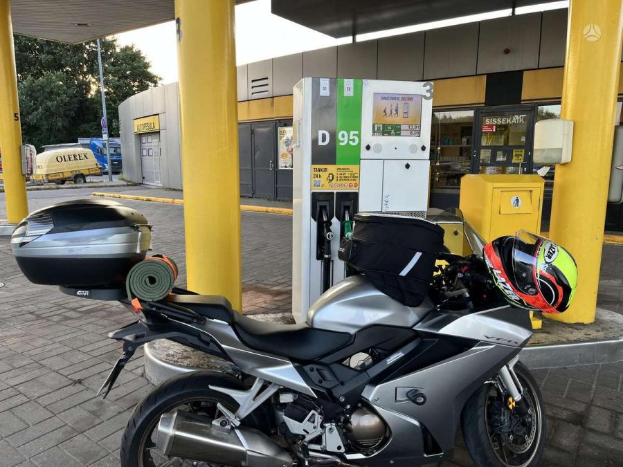 Honda VFR 2018 in Kaunas, with an engine capacity of 0.80 L and mileage of 40 thousand km for 4832 €, photo 7 on AUTOMOTO.COM.LV