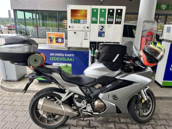 Honda VFR 2018 in Kaunas, with an engine capacity of 0.80 L and mileage of 40 thousand km for 4832 €, photo 7 on AUTOMOTO.COM.LV