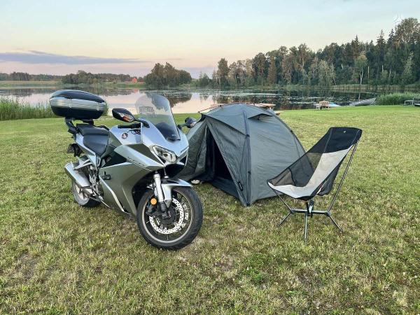 Honda VFR 2018 in Kaunas, with an engine capacity of 0.80 L and mileage of 40 thousand km for 4832 €, photo 10 on AUTOMOTO.COM.LV