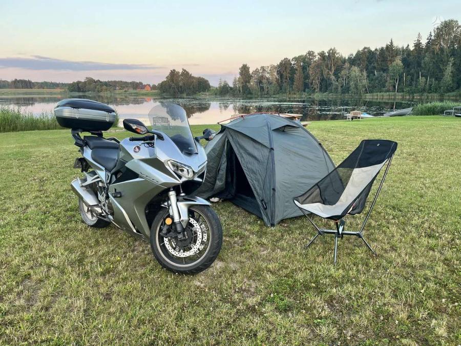 Honda VFR 2018 in Kaunas, with an engine capacity of 0.80 L and mileage of 40 thousand km for 4832 €, photo 11 on AUTOMOTO.COM.LV