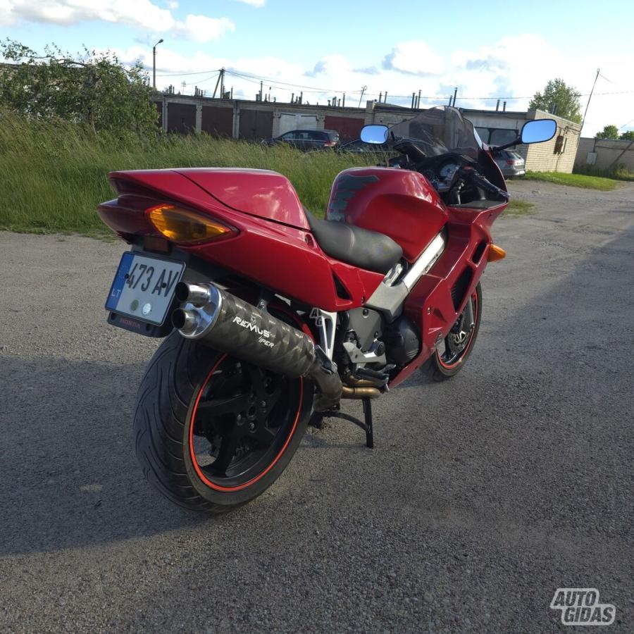Red Honda VFR 1999 in Radviliskis, with an engine capacity of 0.78 L and mileage of 118 thousand km for 1650 €, photo 6 on AUTOMOTO.COM.LV