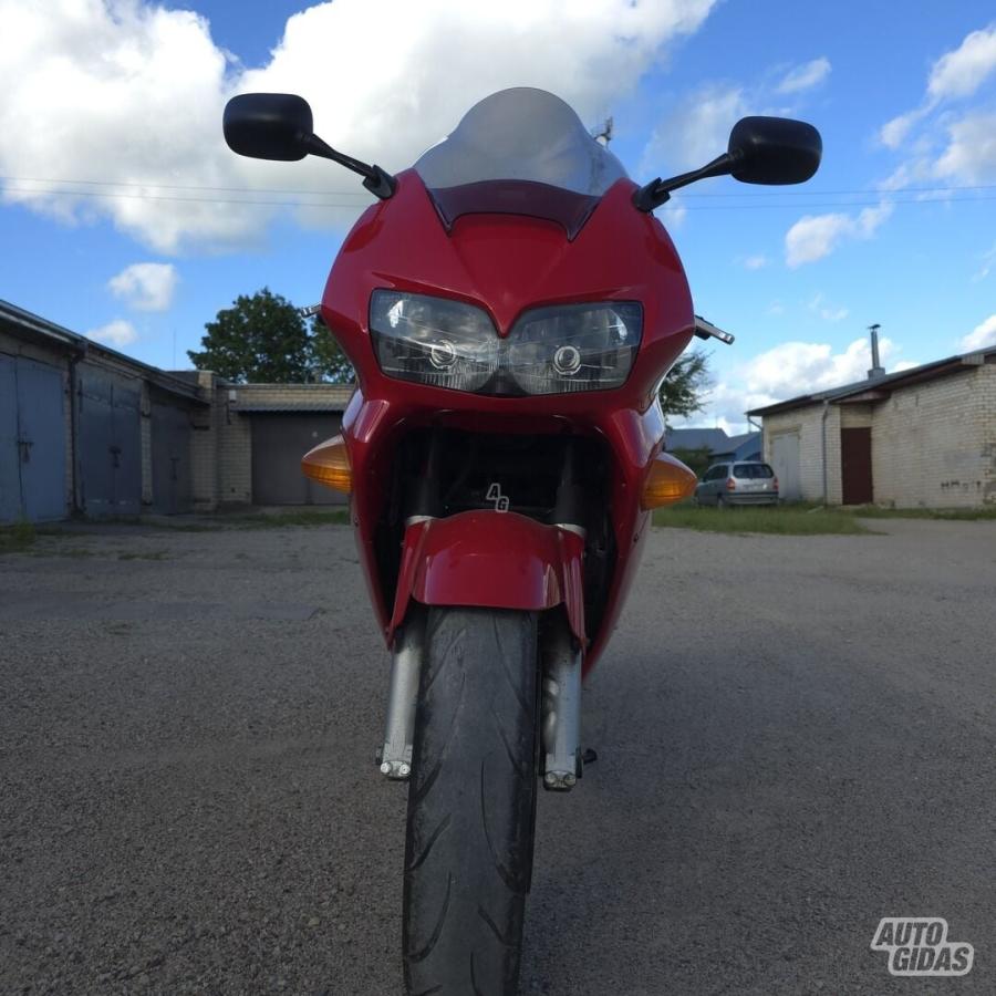 Red Honda VFR 1999 in Radviliskis, with an engine capacity of 0.78 L and mileage of 118 thousand km for 1650 €, photo 10 on AUTOMOTO.COM.LV