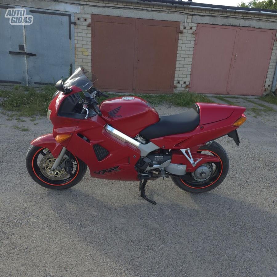 Sarkans Honda VFR 1999 Radviliškis, ar dzinēja tilpumu 0.78 L un nobraukumu 118 tūkst. km par 1550 €, foto 5 vietnē AUTOMOTO.COM.LV