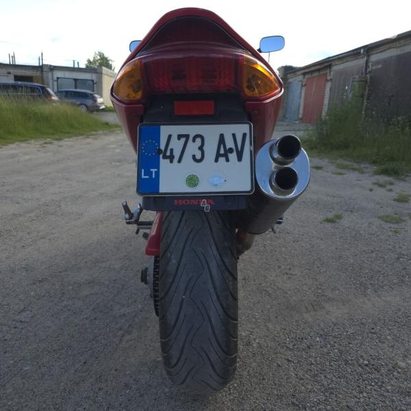 Red Honda VFR 1999 in Radviliskis, with an engine capacity of 0.78 L and mileage of 118 thousand km for 1550 €, photo 6 on AUTOMOTO.COM.LV