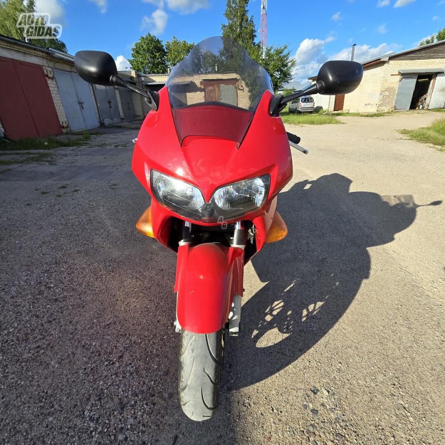 Sarkans Honda VFR 1999 Radviliškis, ar dzinēja tilpumu 0.78 L un nobraukumu 118 tūkst. km par 1550 €, foto 14 vietnē AUTOMOTO.COM.LV