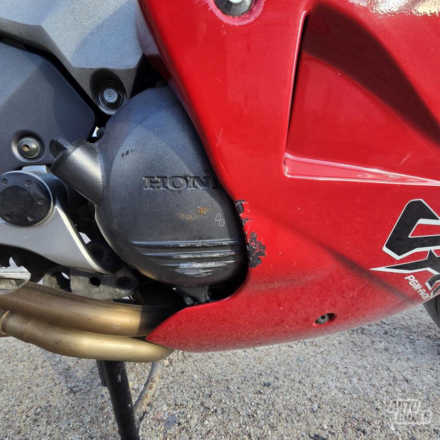 Sarkans Honda VFR 1999 Radviliškis, ar dzinēja tilpumu 0.78 L un nobraukumu 118 tūkst. km par 1550 €, foto 15 vietnē AUTOMOTO.COM.LV