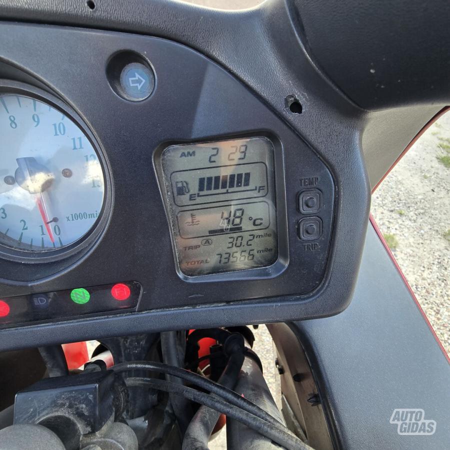 Sarkans Honda VFR 1999 Radviliškis, ar dzinēja tilpumu 0.78 L un nobraukumu 118 tūkst. km par 1550 €, foto 21 vietnē AUTOMOTO.COM.LV