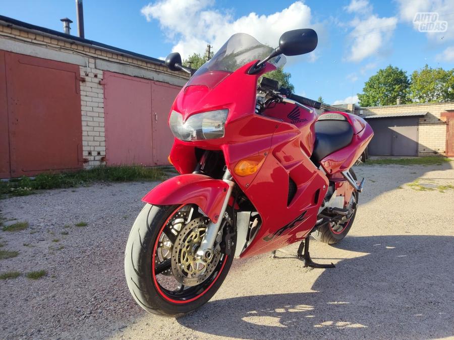 Sarkans Honda VFR 1999 Radviliškis, ar dzinēja tilpumu 0.78 L un nobraukumu 118 tūkst. km par 1550 €, foto 22 vietnē AUTOMOTO.COM.LV