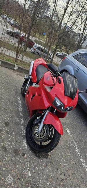 Red Honda VFR 2001 in Vilnius, with an engine capacity of 0.80 L and mileage of 83 thousand km for 2000 €, photo 6 on AUTOMOTO.COM.LV