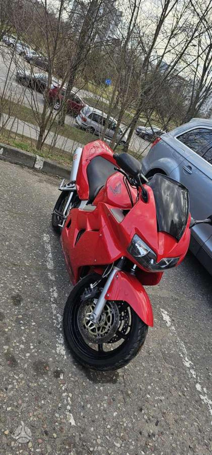 Red Honda VFR 2001 in Vilnius, with an engine capacity of 0.80 L and mileage of 83 thousand km for 2000 €, photo 6 on AUTOMOTO.COM.LV