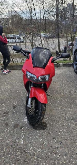 Red Honda VFR 2001 in Vilnius, with an engine capacity of 0.80 L and mileage of 83 thousand km for 2000 €, photo 7 on AUTOMOTO.COM.LV