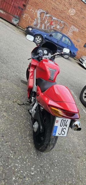 Red Honda VFR 2001 in Vilnius, with an engine capacity of 0.80 L and mileage of 83 thousand km for 2000 €, photo 9 on AUTOMOTO.COM.LV