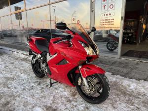 Red Honda VFR 2002 in Vilnius, with an engine capacity of 0.80 L and mileage of 35 thousand km for 2999 €, photo 5 on AUTOMOTO.COM.LV