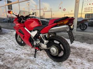 Red Honda VFR 2002 in Vilnius, with an engine capacity of 0.80 L and mileage of 35 thousand km for 2999 €, photo 10 on AUTOMOTO.COM.LV