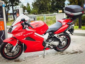 Красный Хонда VFR 2002 в Вильнюс, объемом двигателя 0.80 л и пробегом 81 тыс. км за 4000 €, фото 3 на AUTOMOTO.COM.LV