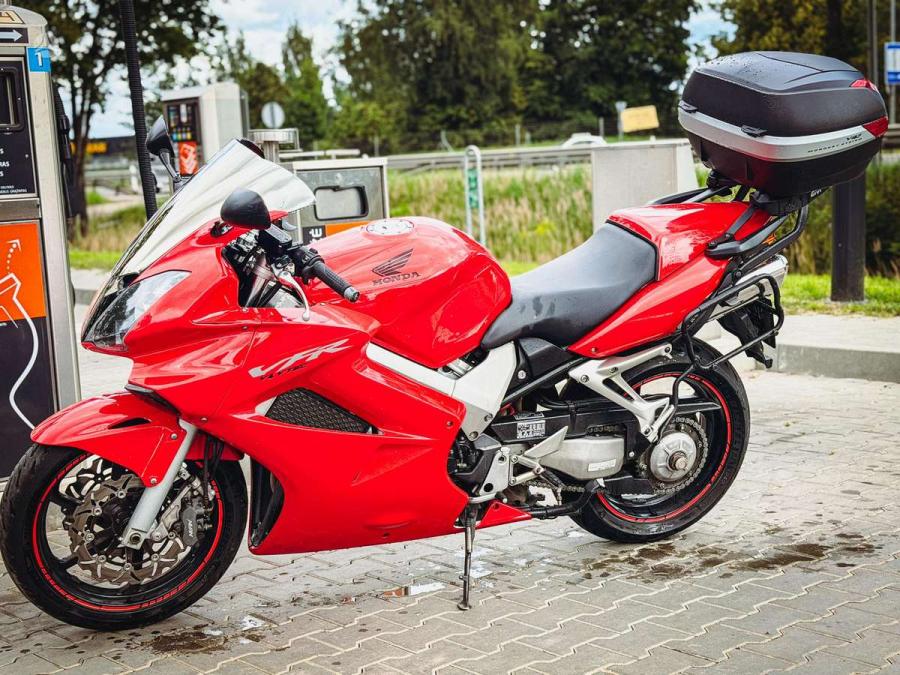 Красный Хонда VFR 2002 в Вильнюс, объемом двигателя 0.80 л и пробегом 81 тыс. км за 4000 €, фото 3 на AUTOMOTO.COM.LV