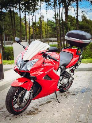 Красный Хонда VFR 2002 в Вильнюс, объемом двигателя 0.80 л и пробегом 81 тыс. км за 4000 €, фото 4 на AUTOMOTO.COM.LV