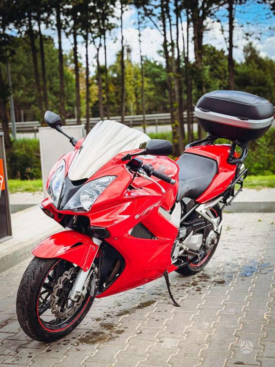 Красный Хонда VFR 2002 в Вильнюс, объемом двигателя 0.80 л и пробегом 81 тыс. км за 4000 €, фото 4 на AUTOMOTO.COM.LV