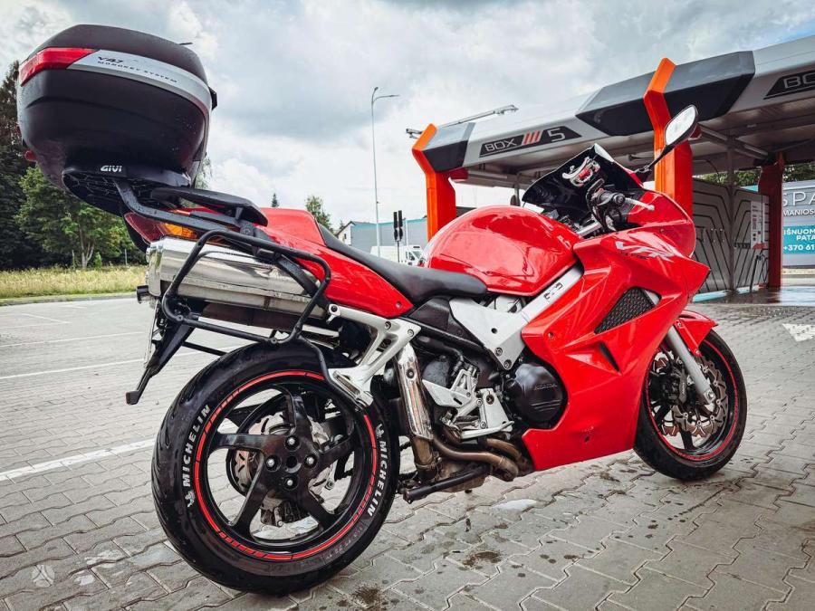 Красный Хонда VFR 2002 в Вильнюс, объемом двигателя 0.80 л и пробегом 81 тыс. км за 4000 €, фото 5 на AUTOMOTO.COM.LV