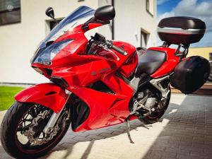 Красный Хонда VFR 2002 в Вильнюс, объемом двигателя 0.80 л и пробегом 81 тыс. км за 4000 €, фото 8 на AUTOMOTO.COM.LV