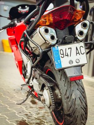 Красный Хонда VFR 2002 в Вильнюс, объемом двигателя 0.80 л и пробегом 81 тыс. км за 4000 €, фото 14 на AUTOMOTO.COM.LV