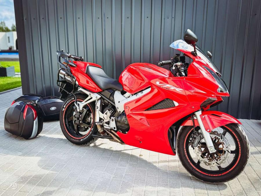 Красный Хонда VFR 2002 в Вильнюс, объемом двигателя 0.80 л и пробегом 81 тыс. км за 4000 €, фото 15 на AUTOMOTO.COM.LV