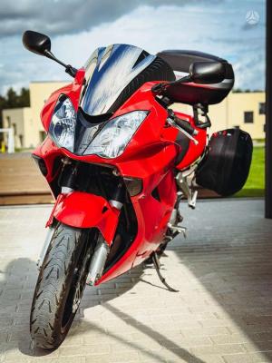 Красный Хонда VFR 2002 в Вильнюс, объемом двигателя 0.80 л и пробегом 81 тыс. км за 4000 €, фото 16 на AUTOMOTO.COM.LV