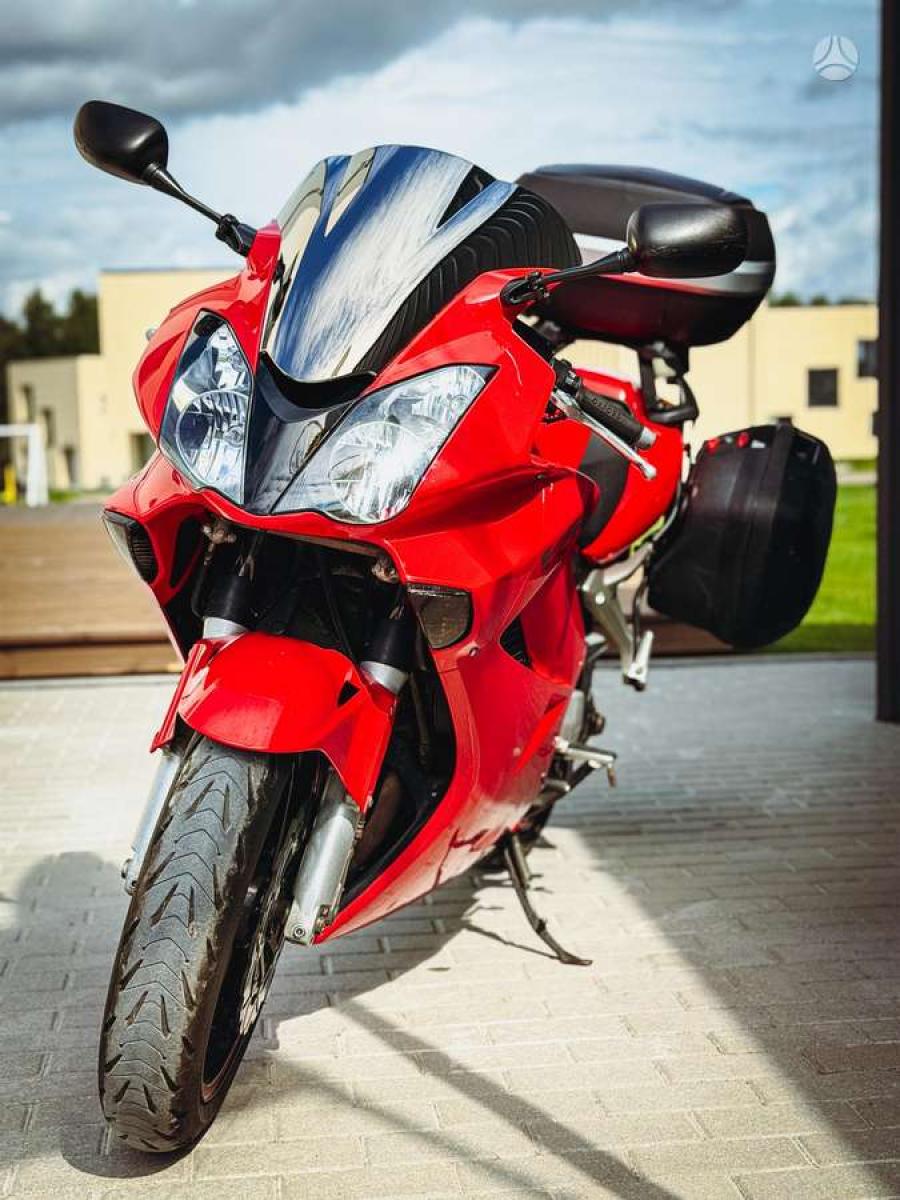 Красный Хонда VFR 2002 в Вильнюс, объемом двигателя 0.80 л и пробегом 81 тыс. км за 4000 €, фото 16 на AUTOMOTO.COM.LV