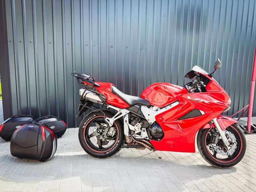 Красный Хонда VFR 2002 в Вильнюс, объемом двигателя 0.80 л и пробегом 81 тыс. км за 4000 €, фото 17 на AUTOMOTO.COM.LV