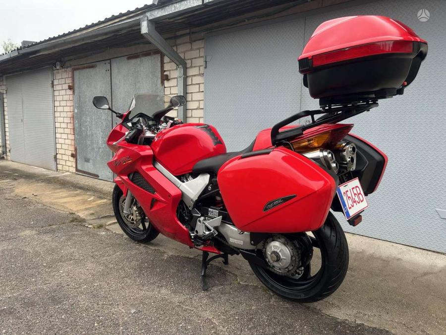 Красный Хонда VFR 2002 в Бирштонас, объемом двигателя 0.80 л и пробегом 42 тыс. км за 3350 €, фото 5 на AUTOMOTO.COM.LV