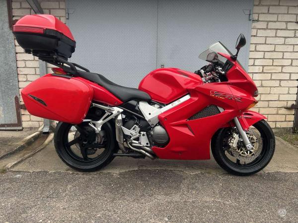 Sarkans Honda VFR 2002 Birštonas, ar dzinēja tilpumu 0.80 L un nobraukumu 42 tūkst. km par 3350 €, foto 6 vietnē AUTOMOTO.COM.LV
