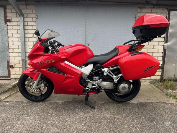 Sarkans Honda VFR 2002 Birštonas, ar dzinēja tilpumu 0.80 L un nobraukumu 42 tūkst. km par 3350 €, foto 7 vietnē AUTOMOTO.COM.LV