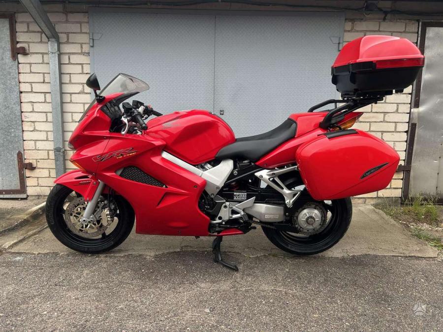 Красный Хонда VFR 2002 в Бирштонас, объемом двигателя 0.80 л и пробегом 42 тыс. км за 3350 €, фото 7 на AUTOMOTO.COM.LV