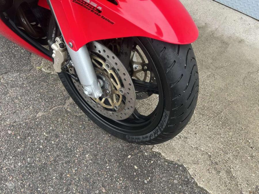 Красный Хонда VFR 2002 в Бирштонас, объемом двигателя 0.80 л и пробегом 42 тыс. км за 3350 €, фото 9 на AUTOMOTO.COM.LV