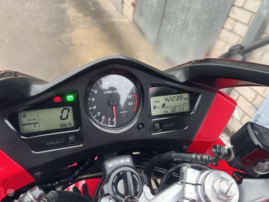 Красный Хонда VFR 2002 в Бирштонас, объемом двигателя 0.80 л и пробегом 42 тыс. км за 3350 €, фото 10 на AUTOMOTO.COM.LV