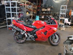 Красный Хонда VFR 2005 в Каунас, объемом двигателя 0.80 л и пробегом 0 тыс. км за 900 €, фото 3 на AUTOMOTO.COM.LV