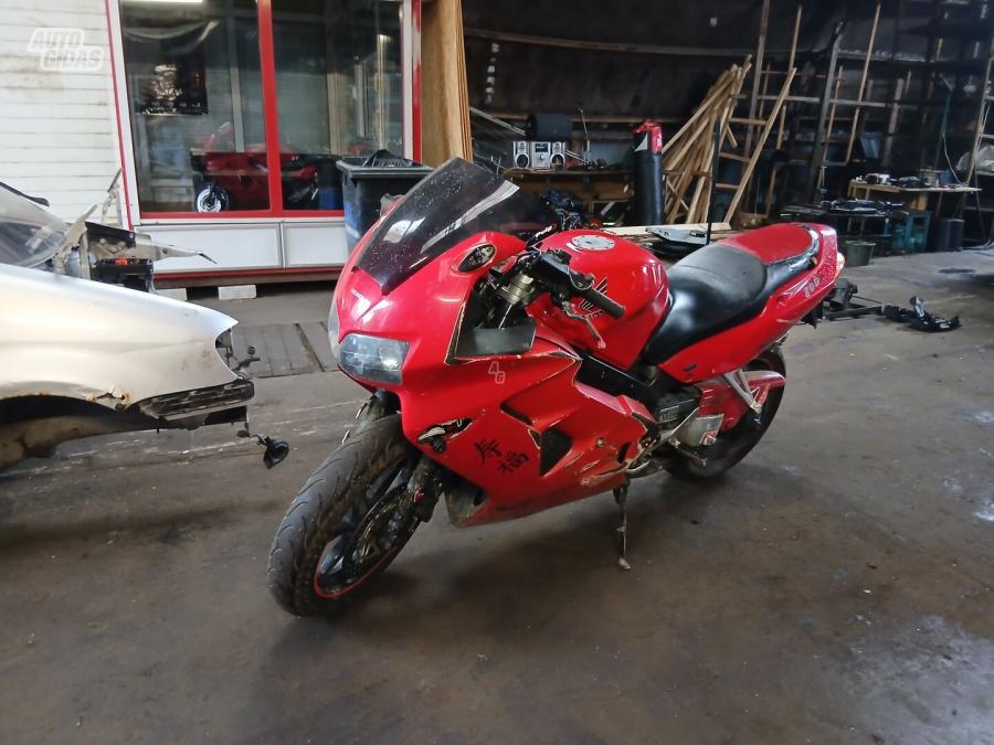 Красный Хонда VFR 2005 в Каунас, объемом двигателя 0.80 л и пробегом 0 тыс. км за 900 €, фото 6 на AUTOMOTO.COM.LV