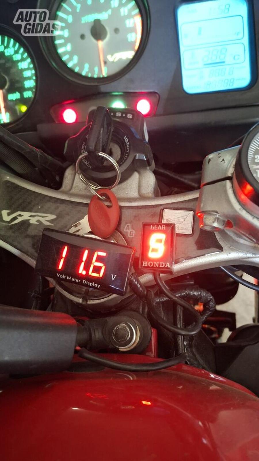 Sarkans Honda VFR 2005 Kauņa, ar dzinēja tilpumu 0.80 L un nobraukumu 41 tūkst. km par 800 €, foto 7 vietnē AUTOMOTO.COM.LV