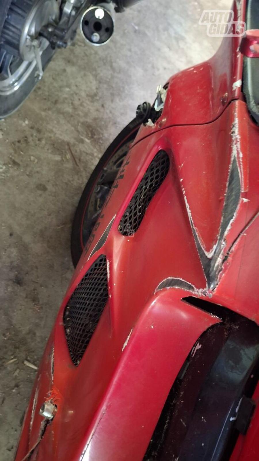 Sarkans Honda VFR 2005 Kauņa, ar dzinēja tilpumu 0.80 L un nobraukumu 41 tūkst. km par 800 €, foto 9 vietnē AUTOMOTO.COM.LV