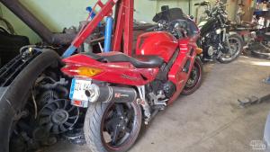 Sarkans Honda VFR 2005 Kauņa, ar dzinēja tilpumu 0.80 L un nobraukumu 41 tūkst. km par 800 €, foto 11 vietnē AUTOMOTO.COM.LV