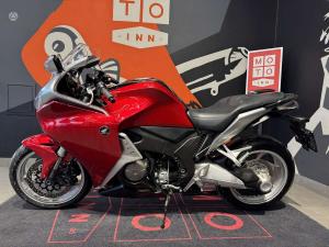 Sarkans Honda VFR 2010 Viļņa, ar dzinēja tilpumu 1.20 L un nobraukumu 15 tūkst. km par 6499 €, foto 3 vietnē AUTOMOTO.COM.LV