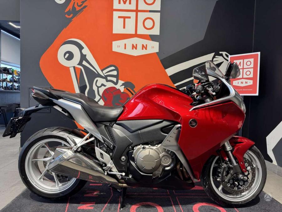 Sarkans Honda VFR 2010 Viļņa, ar dzinēja tilpumu 1.20 L un nobraukumu 15 tūkst. km par 6499 €, foto 7 vietnē AUTOMOTO.COM.LV