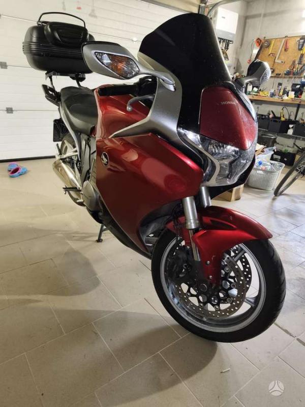 Red Honda VFR 2010 in Silute, with an engine capacity of 1.20 L and mileage of 57 thousand km for 5300 €, photo 1 on AUTOMOTO.COM.LV