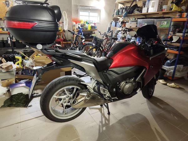 Red Honda VFR 2010 in Silute, with an engine capacity of 1.20 L and mileage of 57 thousand km for 5300 €, photo 5 on AUTOMOTO.COM.LV