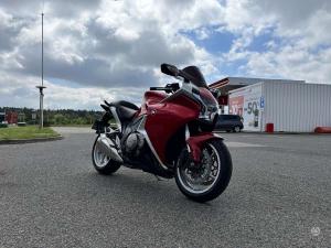 Red Honda VFR 2010 in Vilnius, with an engine capacity of 1.20 L and mileage of 36 thousand km for 5499 €, photo  on AUTOMOTO.COM.LV
